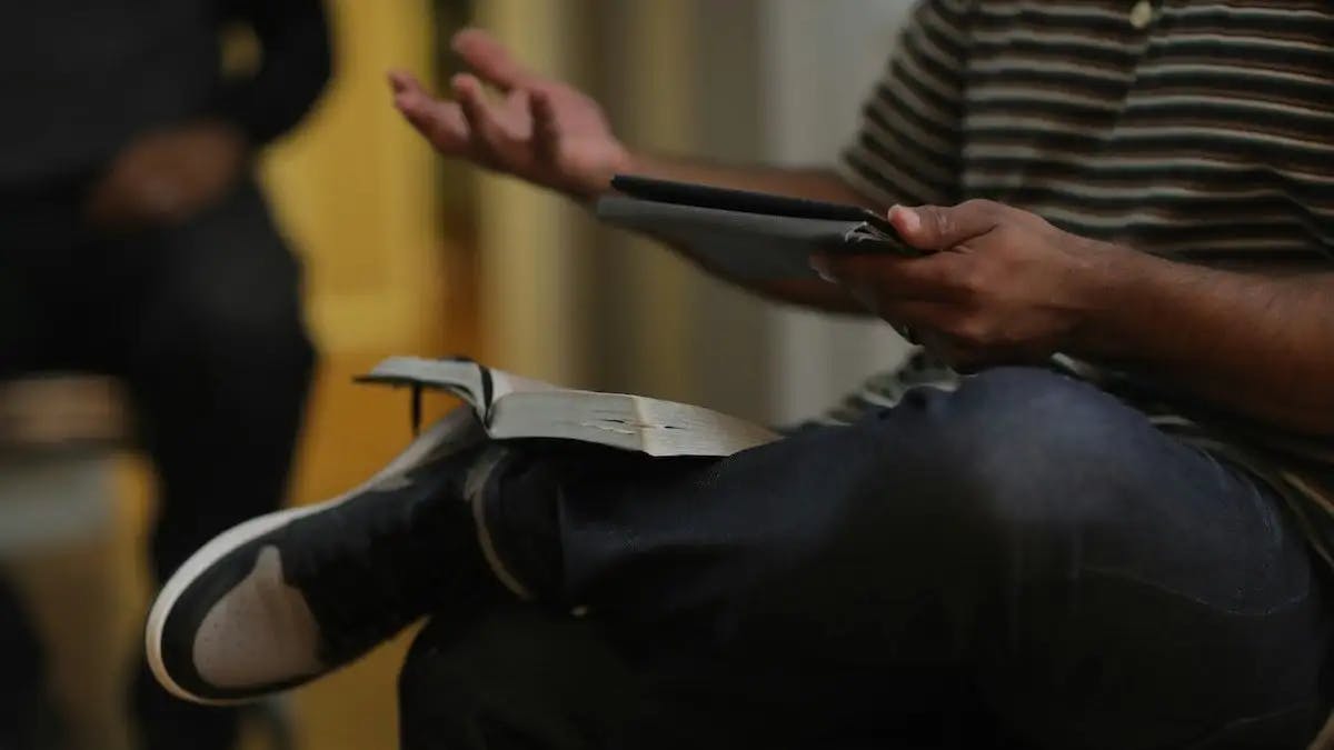 7 Questions to Ask in Any Bible Study Discussion | Finds.Life.Church